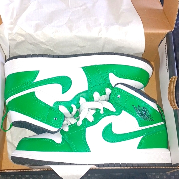 Jordan | Shoes | Authentic Jordan Mid | Poshmark